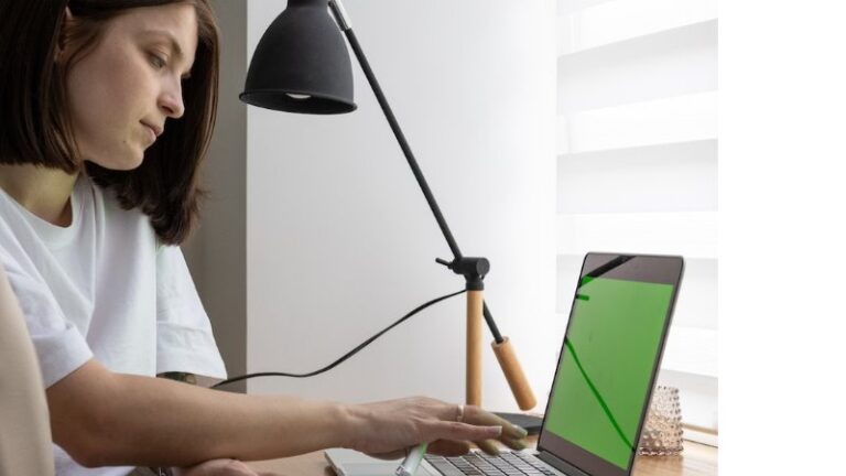 PTE Notes: 8 Proven Tips & Tricks for PTE Note Taking